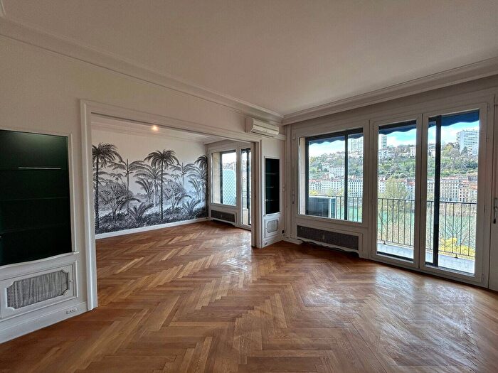 Appartement à louer - Tête dOr, Lyon ème arrondissement - 7 pièces - 3 chambres