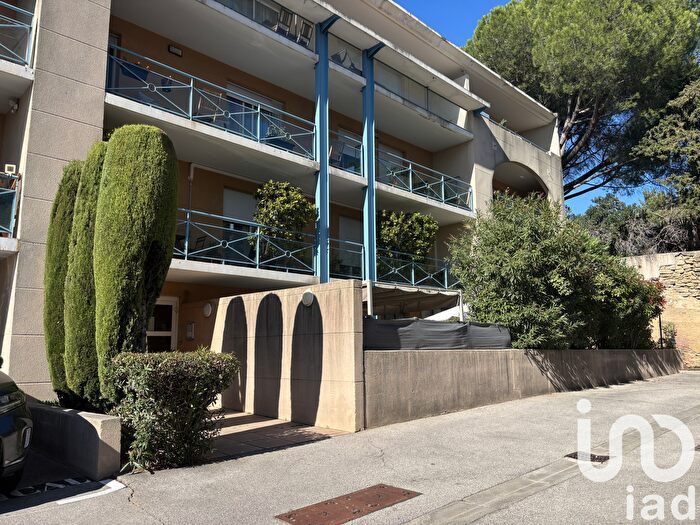 Appartement à vendre - Salon-de-Provence, Hautes Viougues, Saint-Come, Pavillon - 2 pièces - 1 chambre