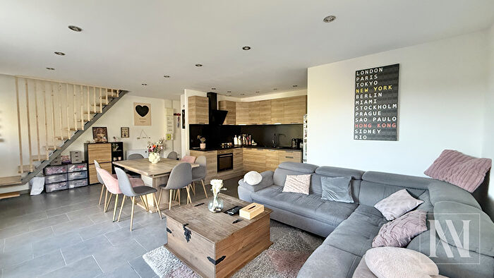 Appartement à vendre - Buchères - 5 pièces - 3 chambres