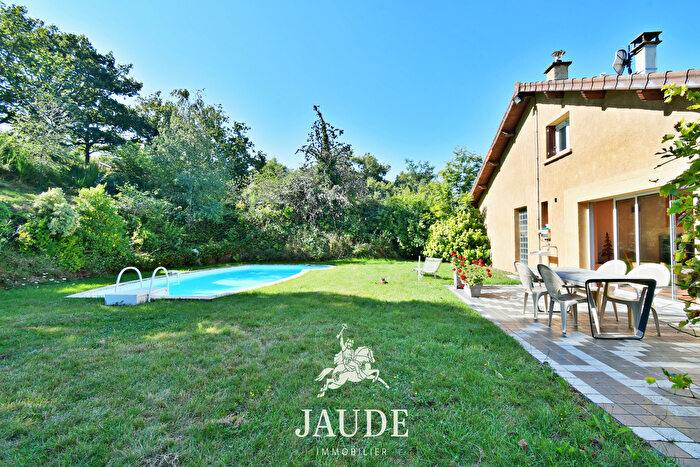 Maison à vendre - Chanat-la-Mouteyre - 10 pièces - 7 chambres