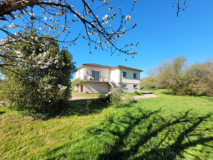 Maison à vendre - Sainte-Bazeille - 8 pièces - 4 chambres