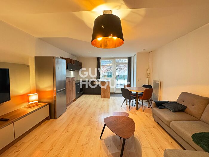 Appartement à louer - Bourgoin-Jallieu, Centre-ville, Pont Saint-Michel - 2 pièces - 1 chambre