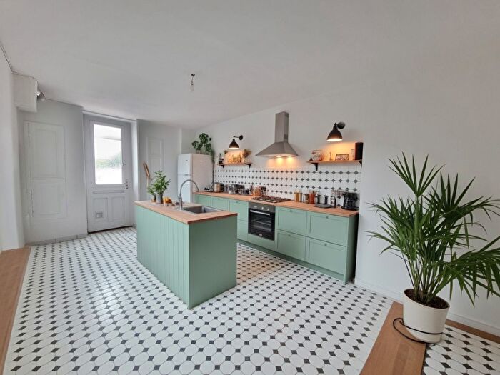 Appartement à vendre - Rive-de-Gier, Centre-ville, Baldeyrou, République - 4 pièces - 3 chambres