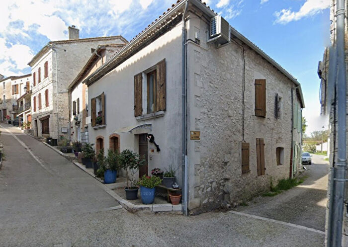 Maison à vendre - Montaigu-de-Quercy - 7 pièces - 3 chambres