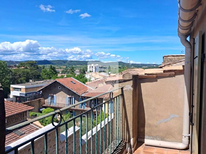 Centre Ville, Bagnols-sur-Cèze : Maison 4 pièces à louer