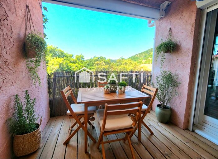 Roquebrune-sur-Argens, Village - Appartement 4 pièces à vendre