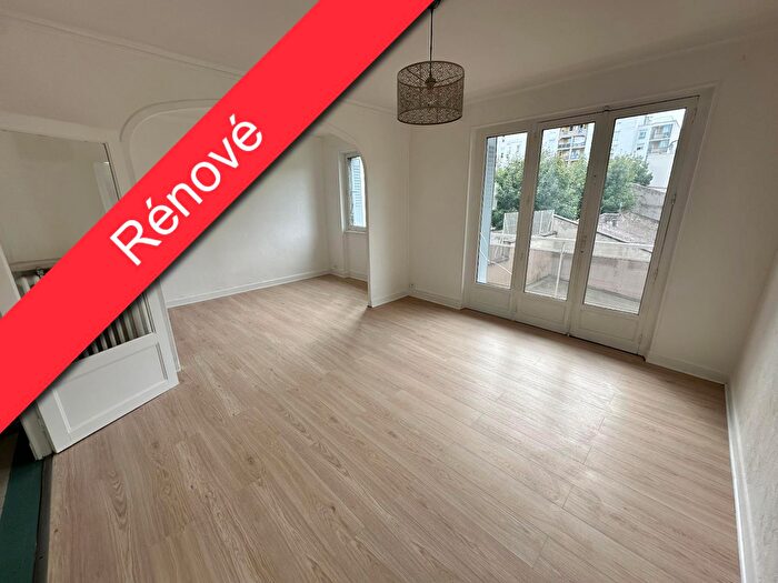 Appartement à louer - Clermont-Ferrand, Delille, Cathédrale, La Gare - 3 pièces - 2 chambres