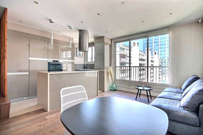 Appartement à louer - Eiffel, Levallois-Perret - 2 pièces - 2 chambres