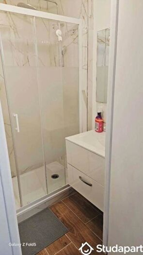 Noue Caillet-Terre Saint Blaise-Les Mérisiers, Bondy : Appartement 1 pièce à louer