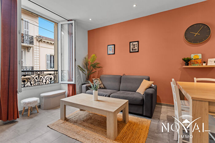 Appartement à louer - Cannes, Prado, République - 3 pièces - 2 chambres