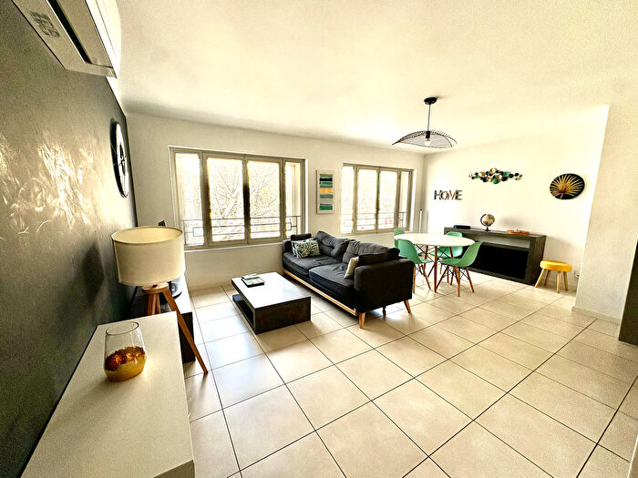 Appartement à louer - Arles, Centre-ville - 2 pièces - 1 chambre