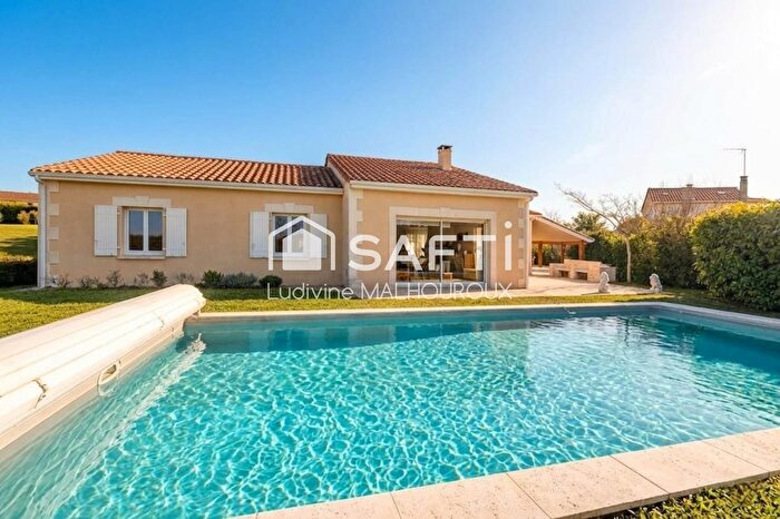 Maison 6 pièces à vendre à Villebois-Lavalette