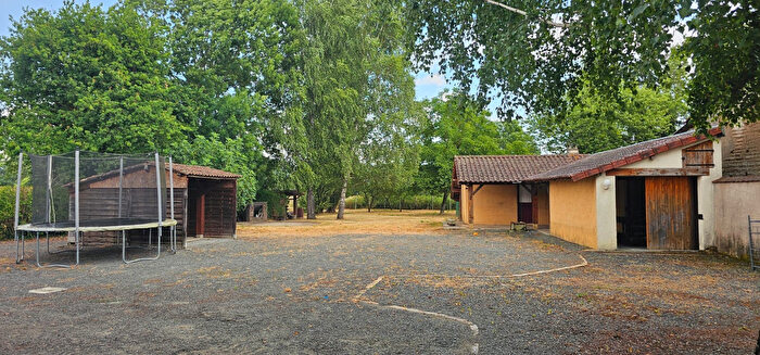 Maison à vendre - Saint-Priest-Bramefant - 5 pièces - 3 chambres