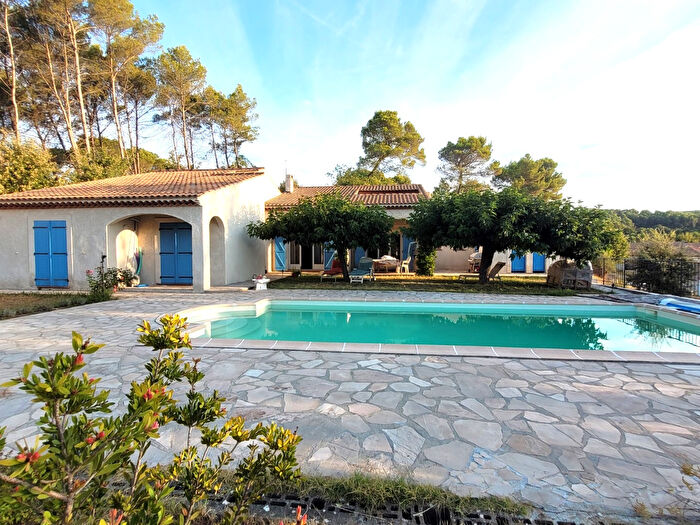 Maison à vendre - Saint-Antonin-du-Var - 6 pièces - 4 chambres