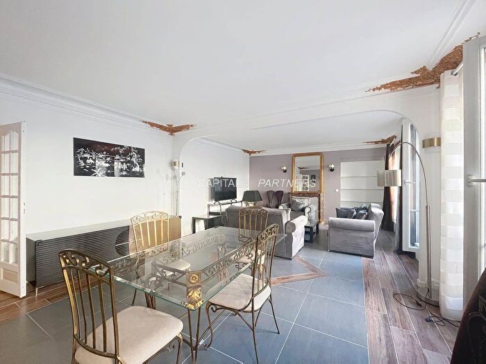 Appartement à louer - Saint Philippe du Roule, Paris ème arrondissement - 4 pièces - 2 chambres