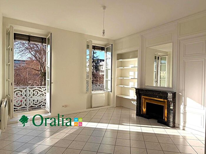 Appartement à louer - Ainay, Lyon ème arrondissement - 3 pièces - 2 chambres