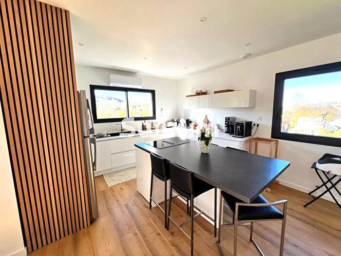 Maison à vendre - Lons-le-Saunier - 7 pièces - 5 chambres