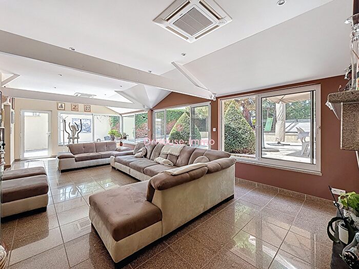 Maison à vendre - Creysse - 9 pièces - 6 chambres