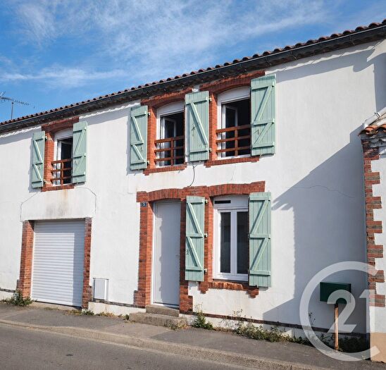Nieul-le-Dolent : Maison 6 pièces à louer