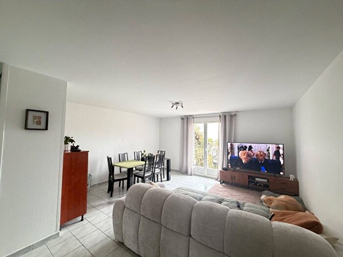 Appartement à louer - Coignières - 3 pièces - 2 chambres