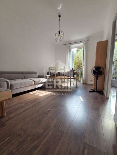 Village, Villeneuve-Loubet : Appartement 3 pièces à louer