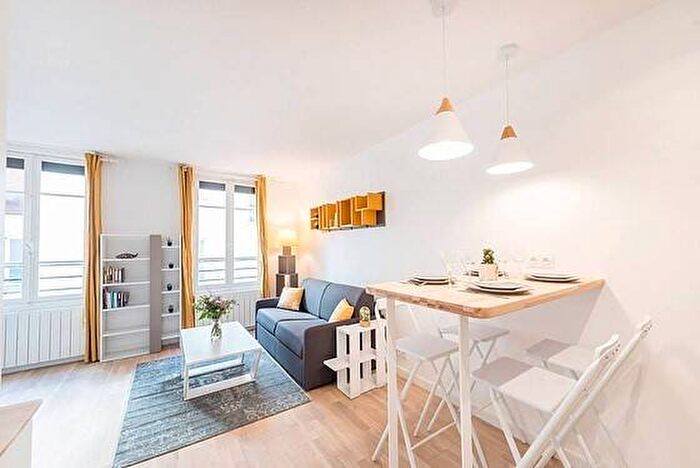 Appartement à louer - Porte Saint Denis-Paradis, Paris ème arrondissement - 1 pièce