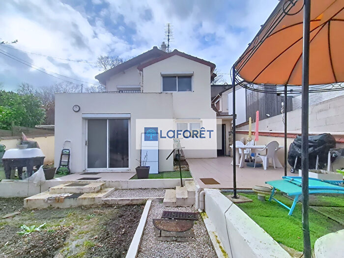 Maison à vendre - Créteil, Val de Brie - 8 pièces - 4 chambres