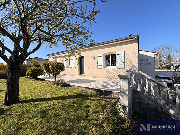 Maison à vendre - Barbezieux-Saint-Hilaire - 5 pièces - 3 chambres