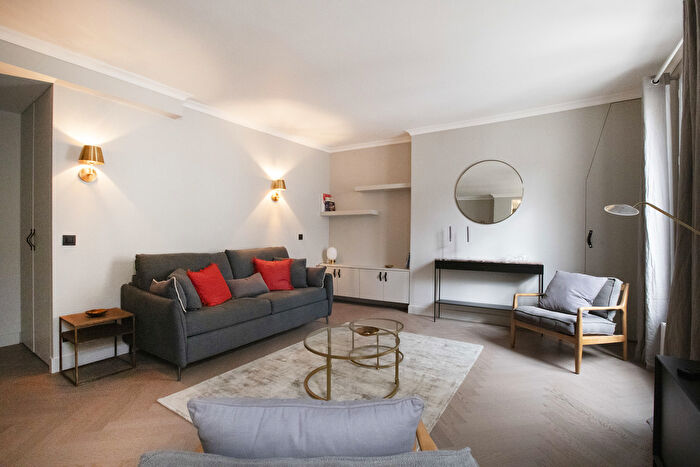 Appartement 2 pièces à Paris 7ème, Invalides, à louer