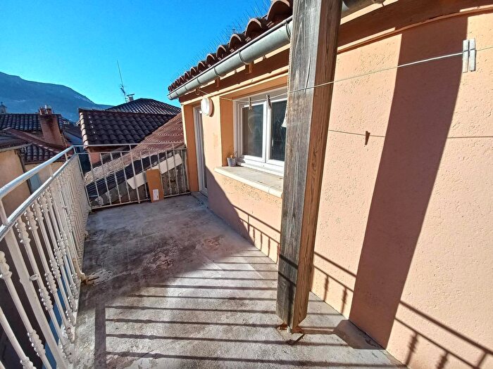 Centre Ancien, Millau : Appartement 3 pièces à louer