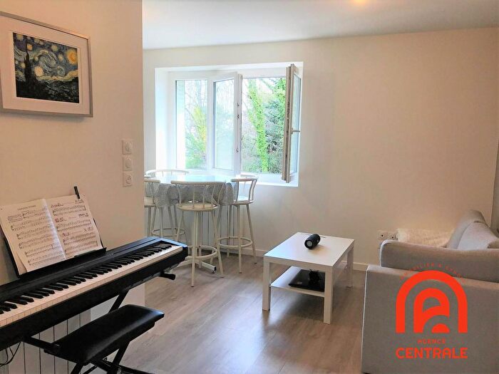 Appartement à louer - Saint-Priest, Village - 2 pièces - 1 chambre