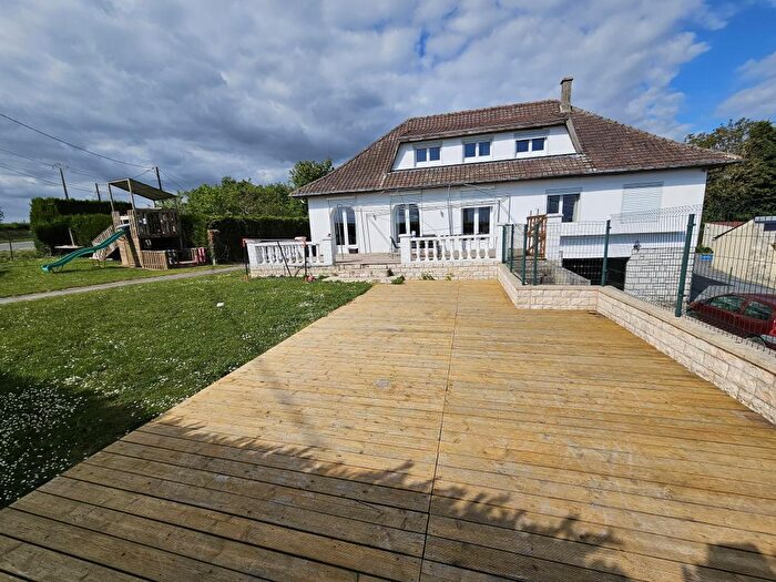 Maison à vendre - Guise - 8 pièces - 6 chambres