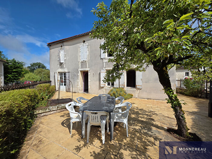 Maison 7 pièces à vendre à Condéon