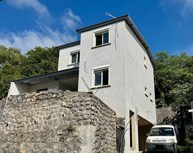 Maison à vendre - Saint-Pierre, La ligne des Bambous, La Concession - 5 pièces - 4 chambres