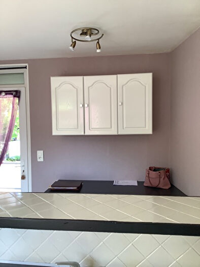 Appartement à louer - Ydes - 4 pièces - 3 chambres