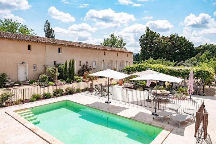 Maison à louer - Eygalières - 5 pièces - 3 chambres