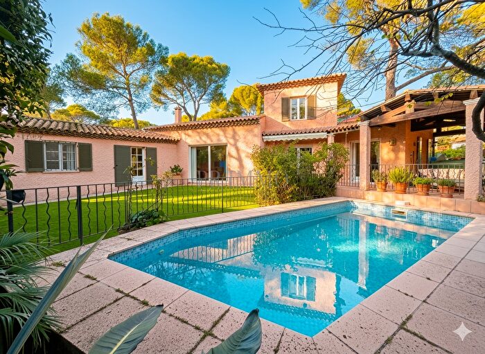 Maison à vendre - Saint-Raphaël, Boulouris - 4 pièces - 3 chambres