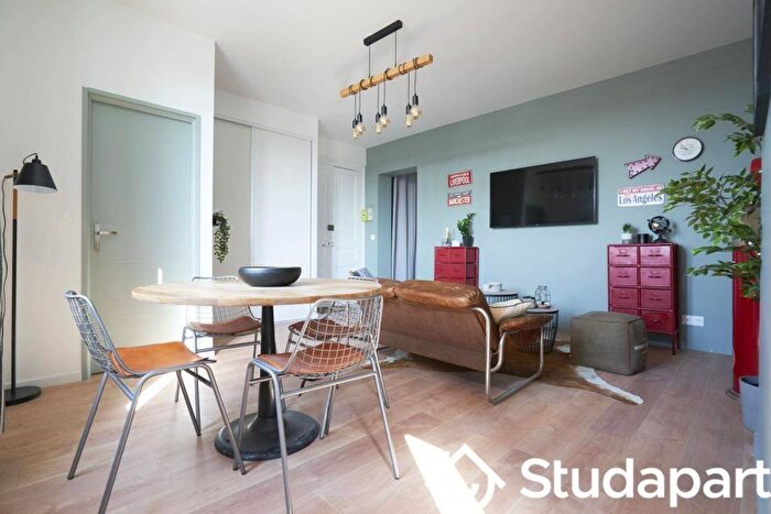 Appartement à louer - Centre Ville, Reims - 1 pièce - 3 chambres