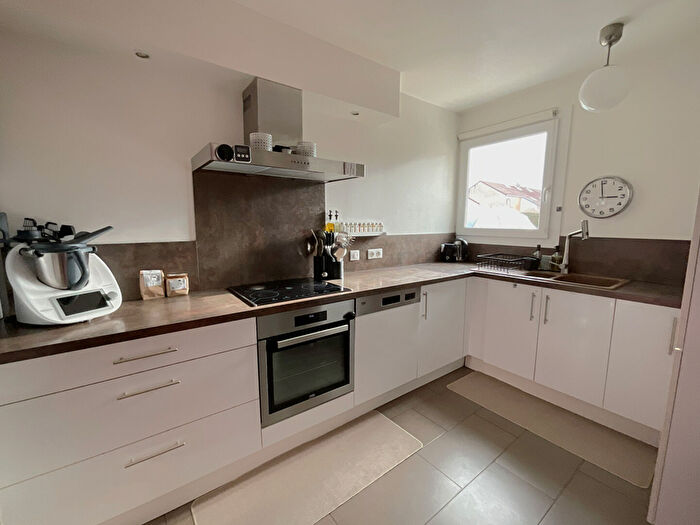 Maison à vendre - Voisins-le-Bretonneux - 5 pièces - 3 chambres