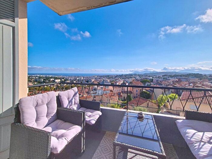 Appartement à vendre - Le Cannet, Centre-ville - 2 pièces - 1 chambre