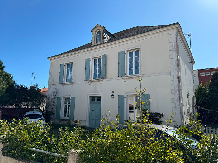 Maison à vendre - Les Sables-dOlonne - 9 pièces - 6 chambres