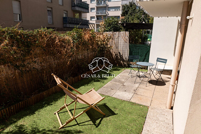 Appartement 2 pièces à Bron, Le Terraillon, à vendre
