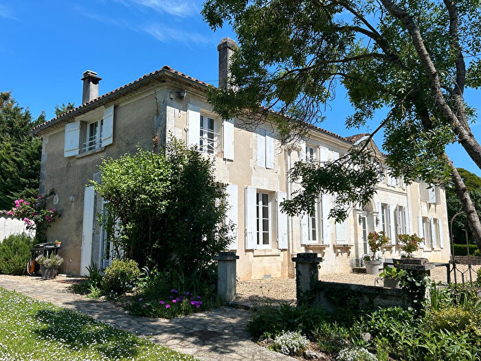 Maison à vendre - Cognac, Crouin - 11 pièces - 6 chambres