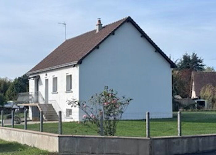 Maison 4 pièces à Sainte-Catherine-de-Fierbois, à vendre