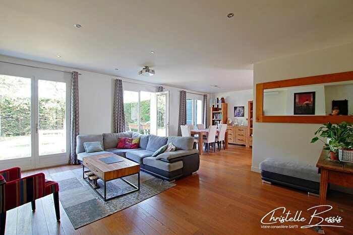 Maison à vendre - Villecresnes - 8 pièces - 5 chambres