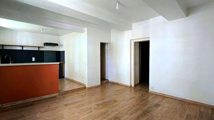 Centre Ville, Carcassonne : Appartement 2 pièces à louer