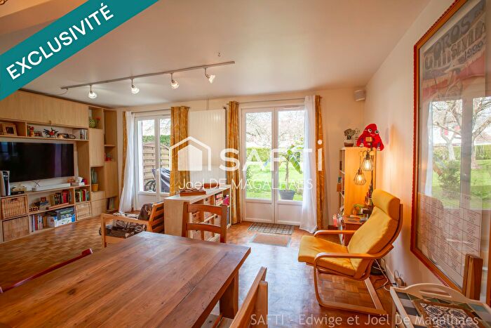 Maison à vendre - Le Mesnil-Saint-Denis - 5 pièces - 4 chambres