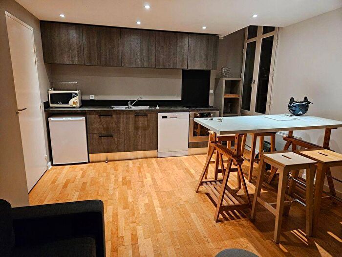 Appartement à louer - Bordeaux - 3 pièces - 2 chambres