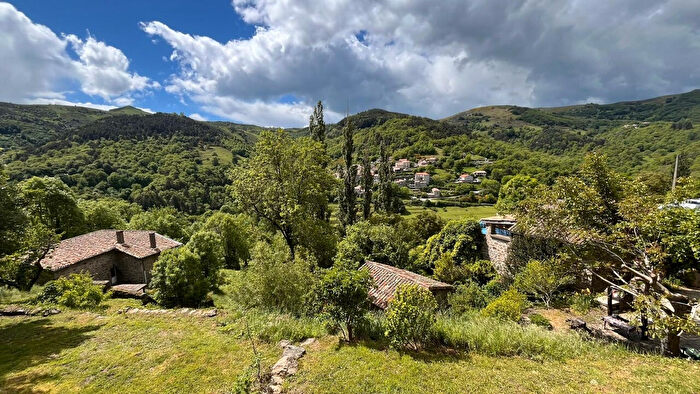 Maison 6 pièces à Saint-Julien-du-Gua, à vendre