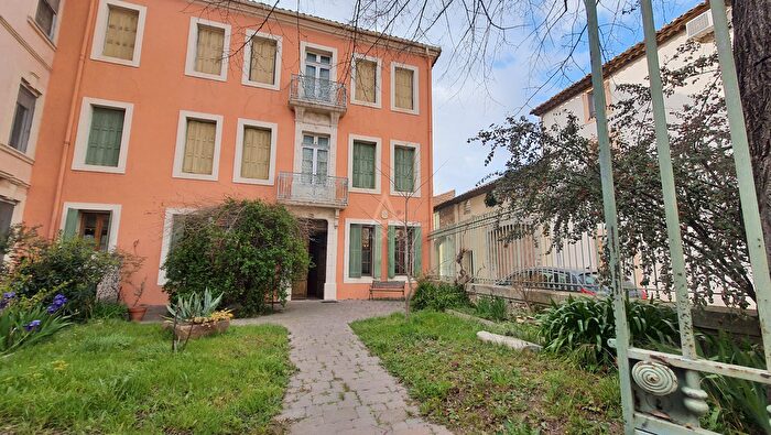 Maison à vendre - Montredon-des-Corbières - 8 pièces - 6 chambres
